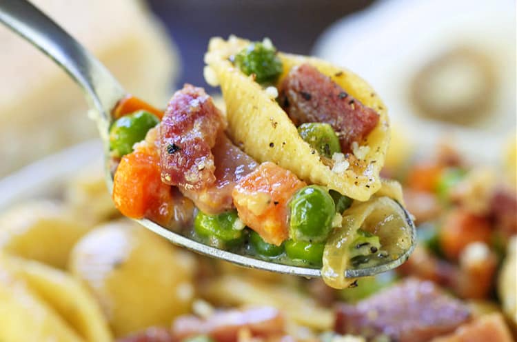 Pasta with Ham and Peas | Easy Pasta Recipe | Mantitlement