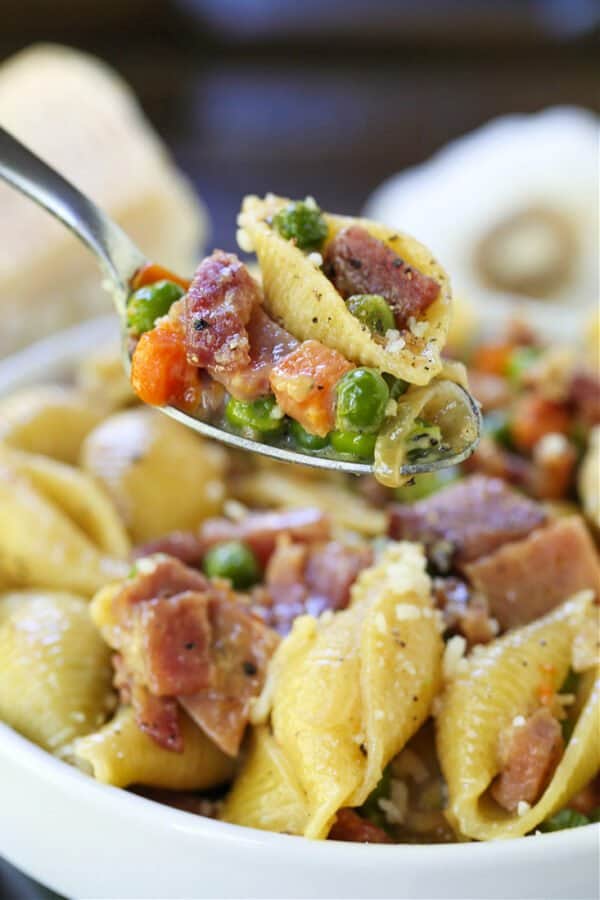 Pasta with Ham and Peas | Easy Pasta Recipe | Mantitlement