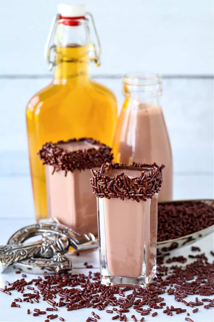 Chocolate Cake Shots | Mantitlement