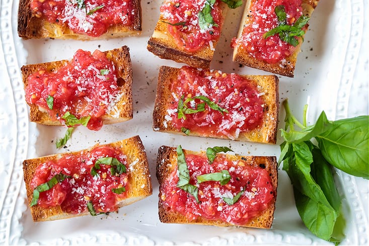 Pan Con Tomate | Spanish Tomato Bread | Mantitlement
