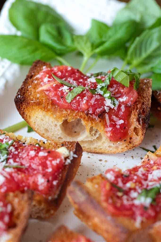 Pan Con Tomate | Spanish Tomato Bread | Mantitlement
